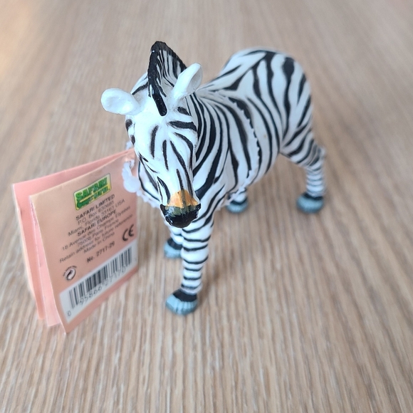 Wild Safari | Accents | Vintage 996 Safari Ltd Zebra Figurine With ...